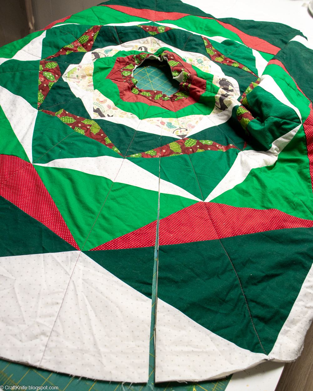 You Can Make a Christmas Tree Skirt from a Quilt Pattern